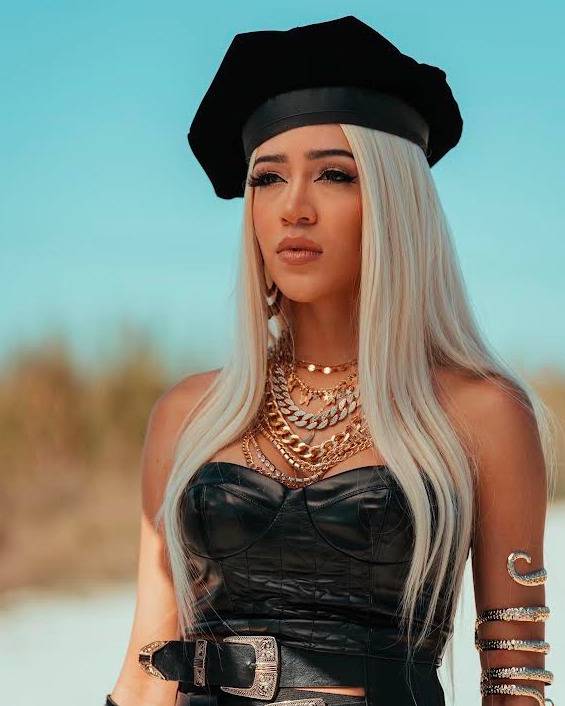 La cantautora venezolana Betzabeth busca su lugar en la música ...